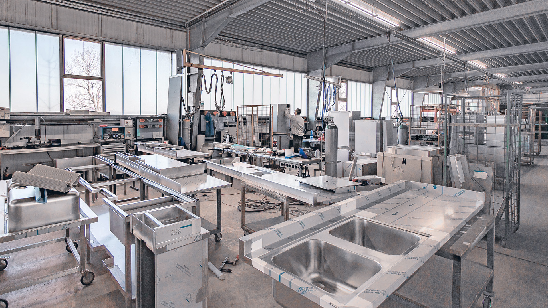 Produktion - Rilling AG - Ihr Schweizer Hersteller von Grossküchen für...