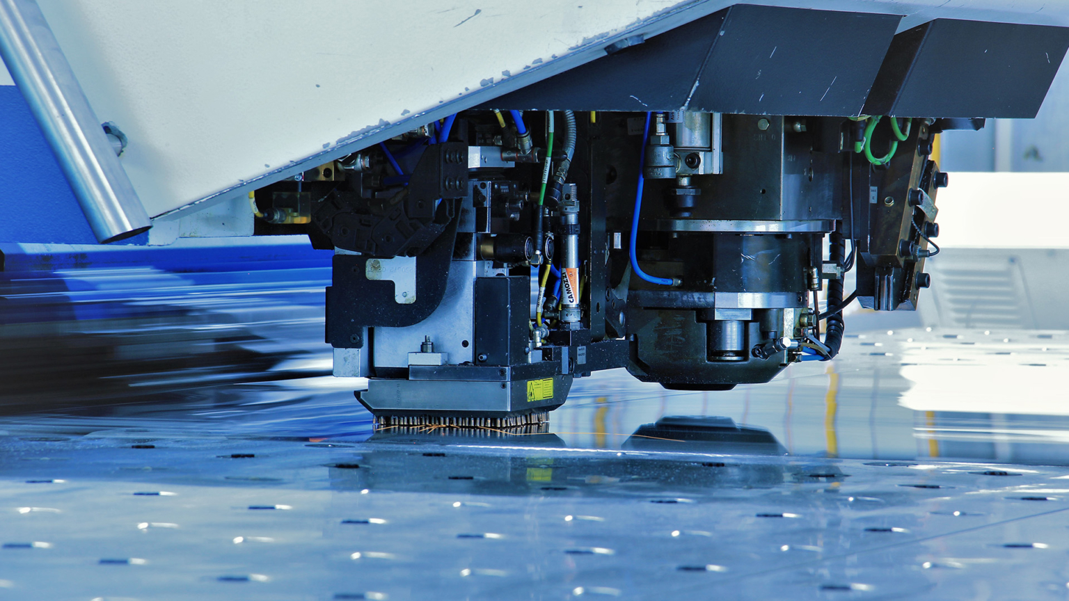 Produktion - Rilling AG - Ihr Schweizer Hersteller von Grossküchen für...